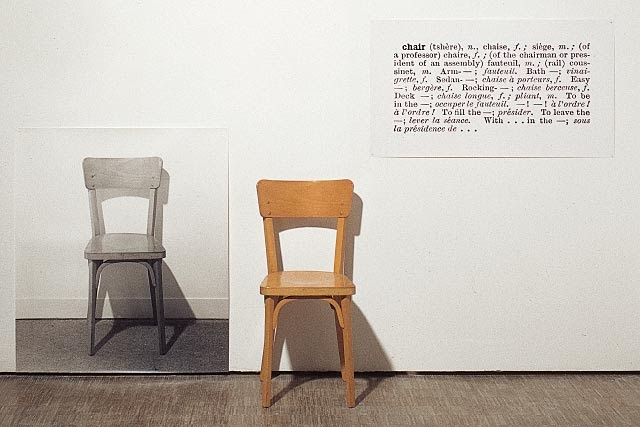 Las Grandes Obras de Arte: 166."One and three chairs" (1965) de Joseph Kosuth