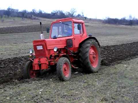 Tractor: MTZ-80 plowing