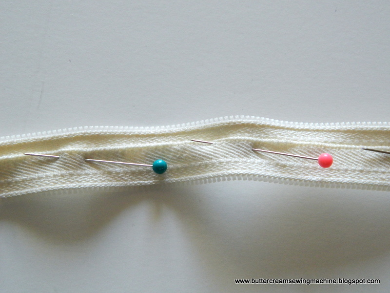 Buttercream and a Sewing Machine: Tutorial: Zipper Bracelet Buttercream and a Sewing Machine: Tutorial: Zipper Bracelet