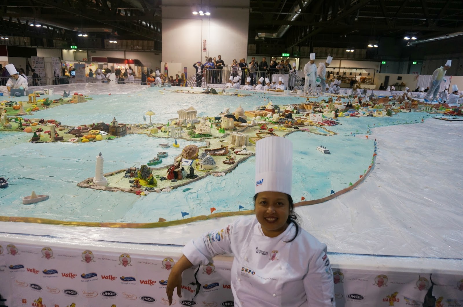 Belle Cake Topper And Mould We Break The Guinness Book Record The Biggest Sculpture Cake In The belle-cake-topper-and-mould-we-break-the-guinness-book-record-the-biggest-sculpture-cake-in-the