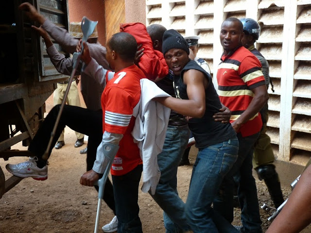 MMOJA AACHIWA HURU KESI YA MAUAJI YA BILIONEA WA MADINI ERASTO MSUYA ... MMOJA AACHIWA HURU KESI YA MAUAJI YA BILIONEA WA MADINI ERASTO MSUYA ...