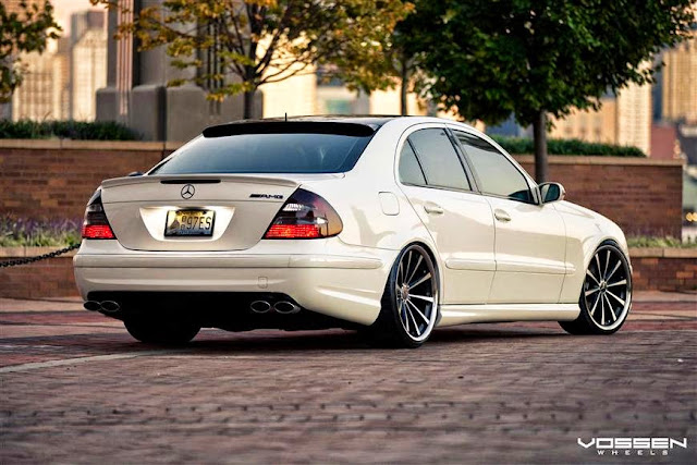 Mercedes-Benz E500 white W211 on VOSSEN wheels | BENZTUNING