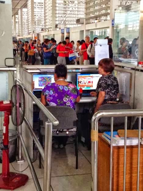 Photo Of NAIA Employees Playing Computer Games At Work Goes Viral photo-of-naia-employees-playing-computer-games-at-work-goes-viral