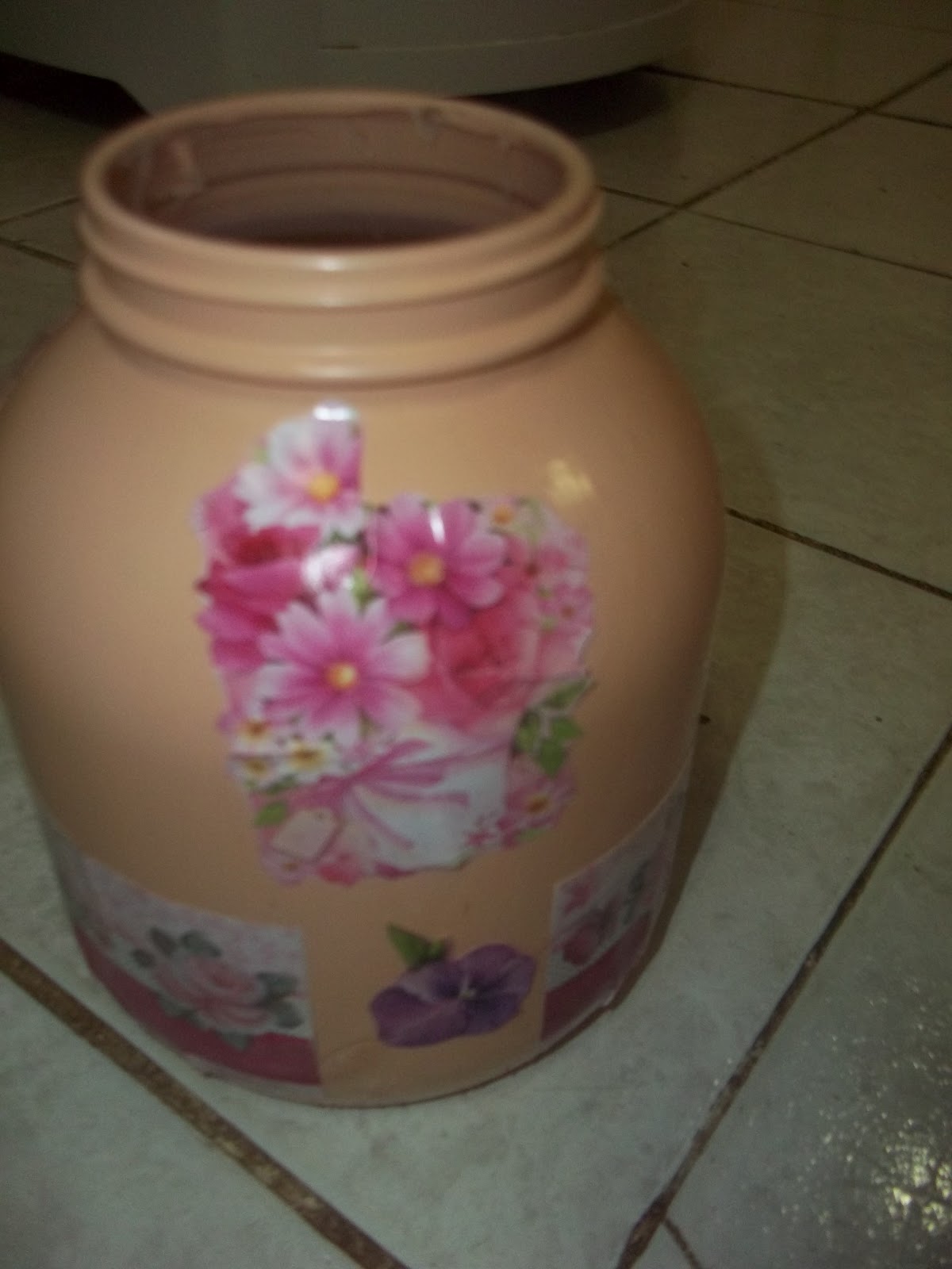Artesanatos: decopagem em vidros e garrafas Artesanatos: decopagem em vidros e garrafas
