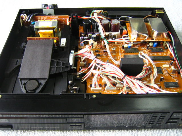 Denon DCD-1300 - Audio-CD проигрыватель в Московском магазине винтажной аудиотехники VinPlaza™