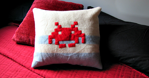 PaisleyJade: Space Invader Cushion
