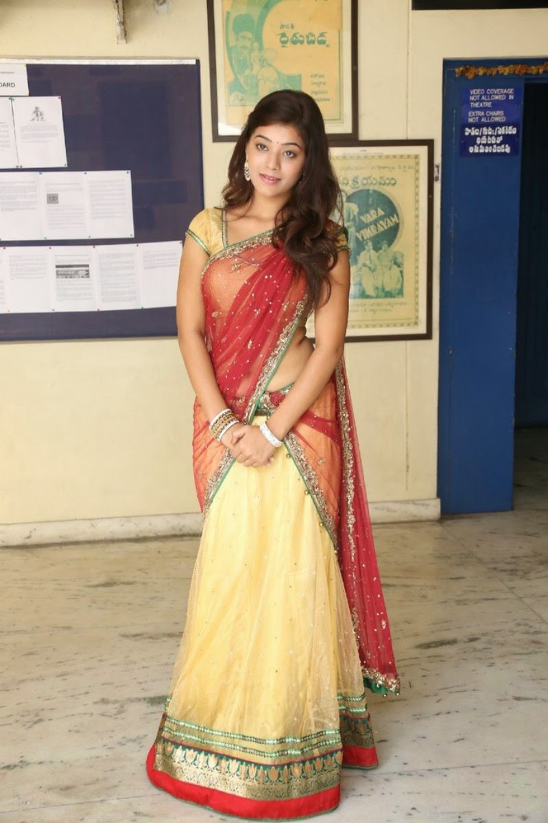 Actress Yamini Hot in Saree Stills - Cine Gallery