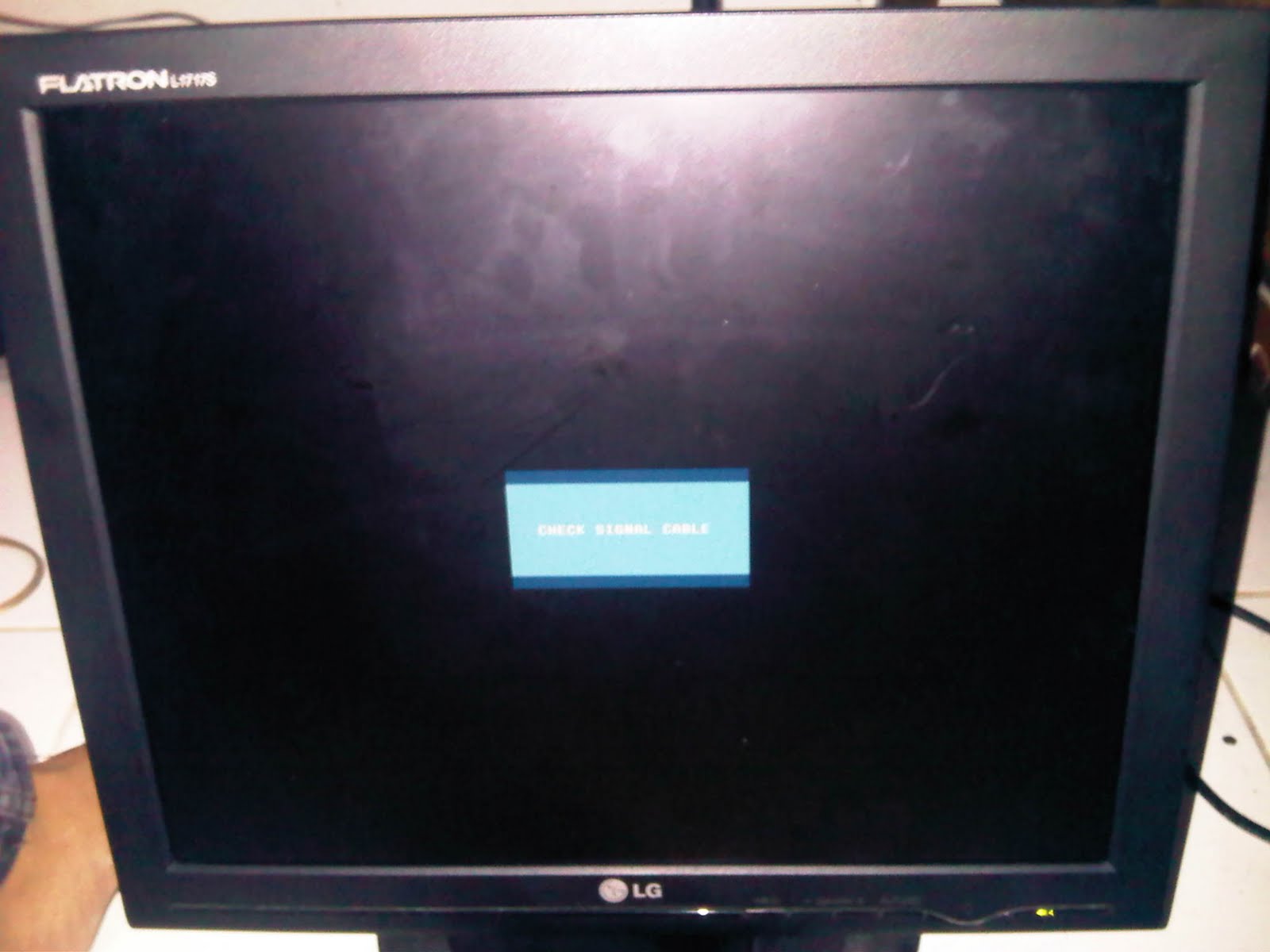 LCD Monitor Mati Total (lampu indikator kedip) | Mamaus's Blog LCD Monitor Mati Total (lampu indikator kedip) | Mamaus's Blog