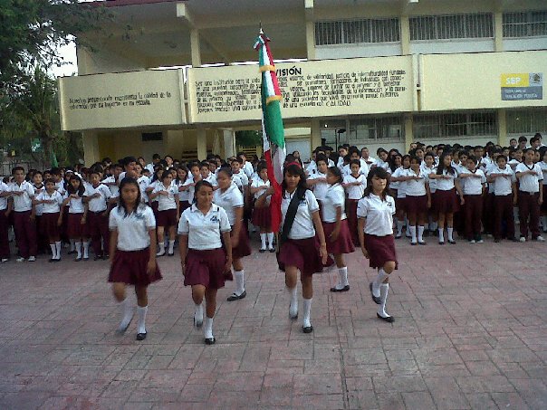 ESCUELA SECUNDARIA TÉCNICA 6: HOMENAJE A LA BANDERA ESCUELA SECUNDARIA TÉCNICA 6: HOMENAJE A LA BANDERA