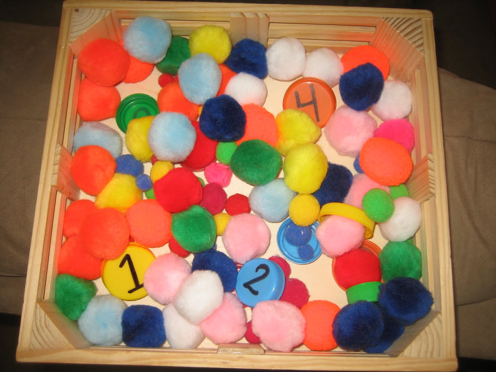 LEARNING WITH POM POMS - Mama to 6 Blessings