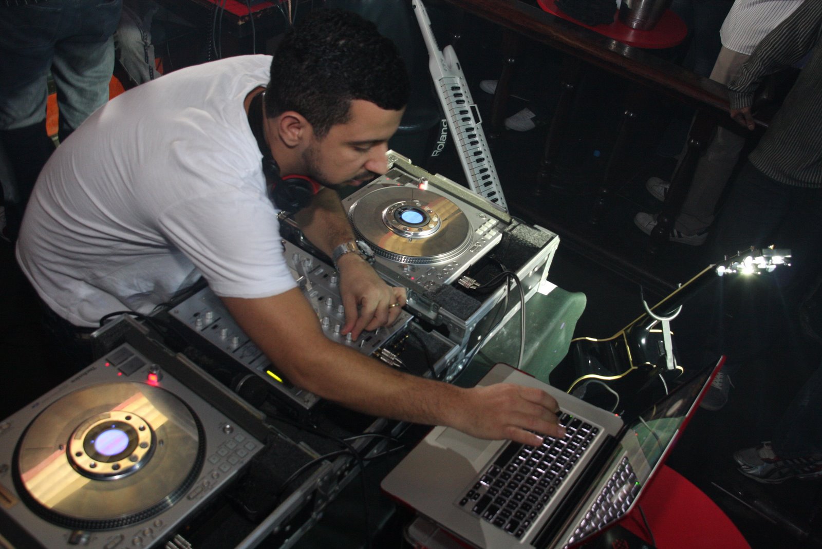 Dennis DJ: DENNIS DJ COM BANDA ELEMENTOS DO FUNK TODA QUARTA NA ... Dennis DJ: DENNIS DJ COM BANDA ELEMENTOS DO FUNK TODA QUARTA NA ...