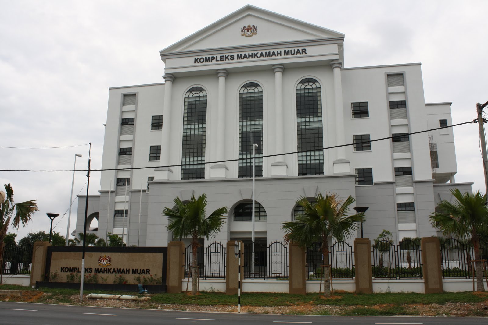 LAMAN RASMI ADUN MAHARANI: KOMPLEKS MAHKAMAH MUAR - MERCU TANDA BARU BANDAR MAHARANI