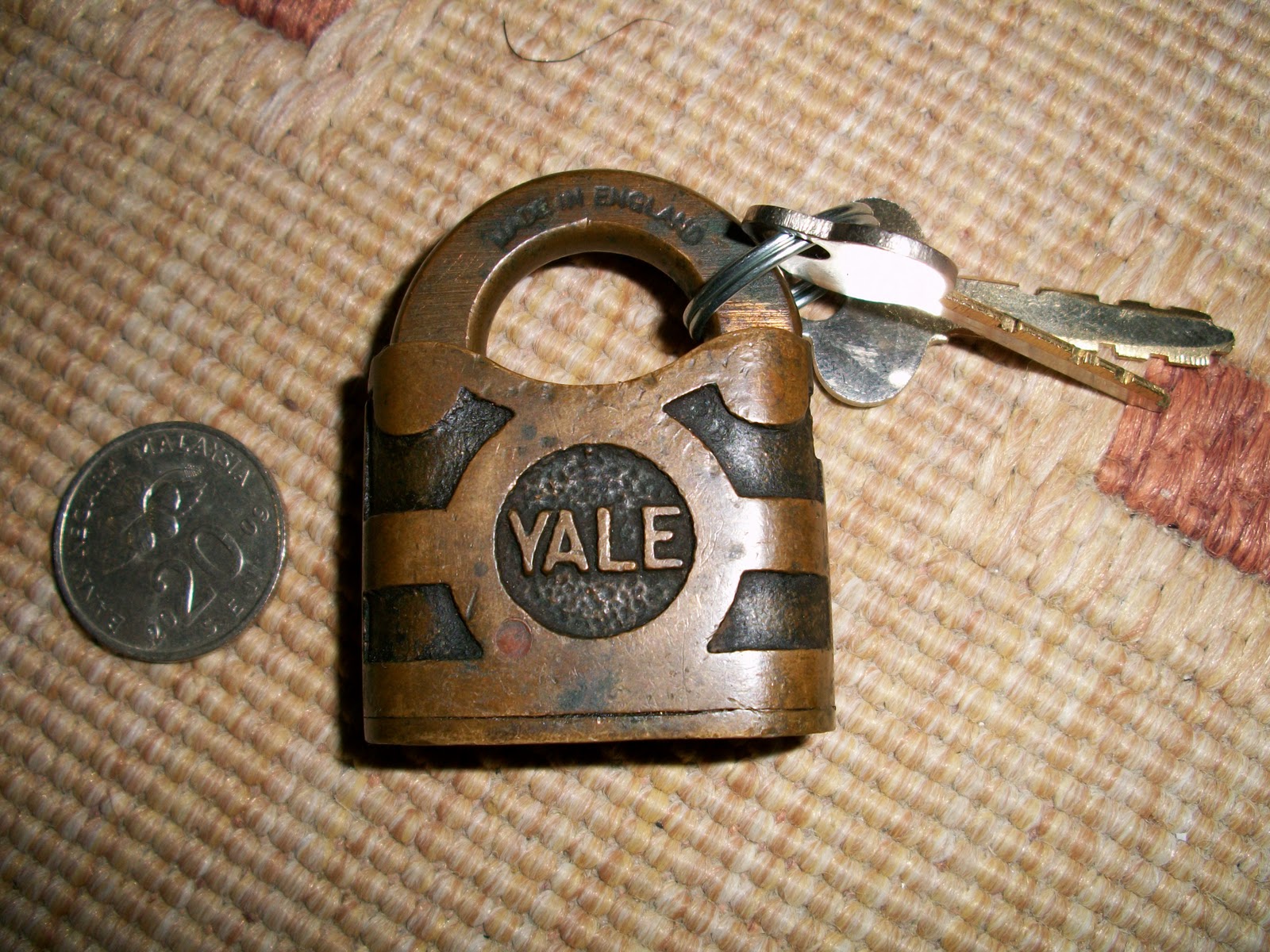 Collectible Items Vintage YALE Brass Padlock 1 collectible-items-vintage-yale-brass-padlock-1