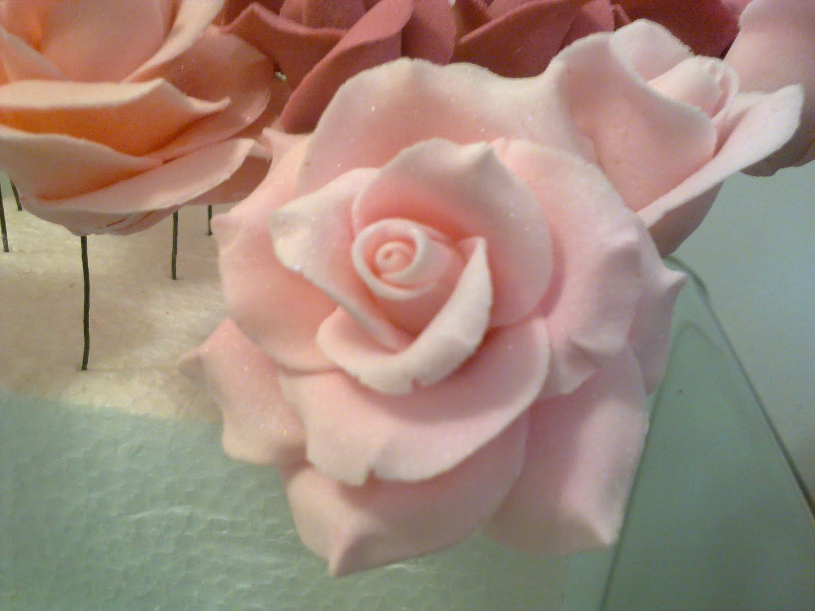 HanaSwiss How To Make Sugarpaste Roses hanaswiss-how-to-make-sugarpaste-roses