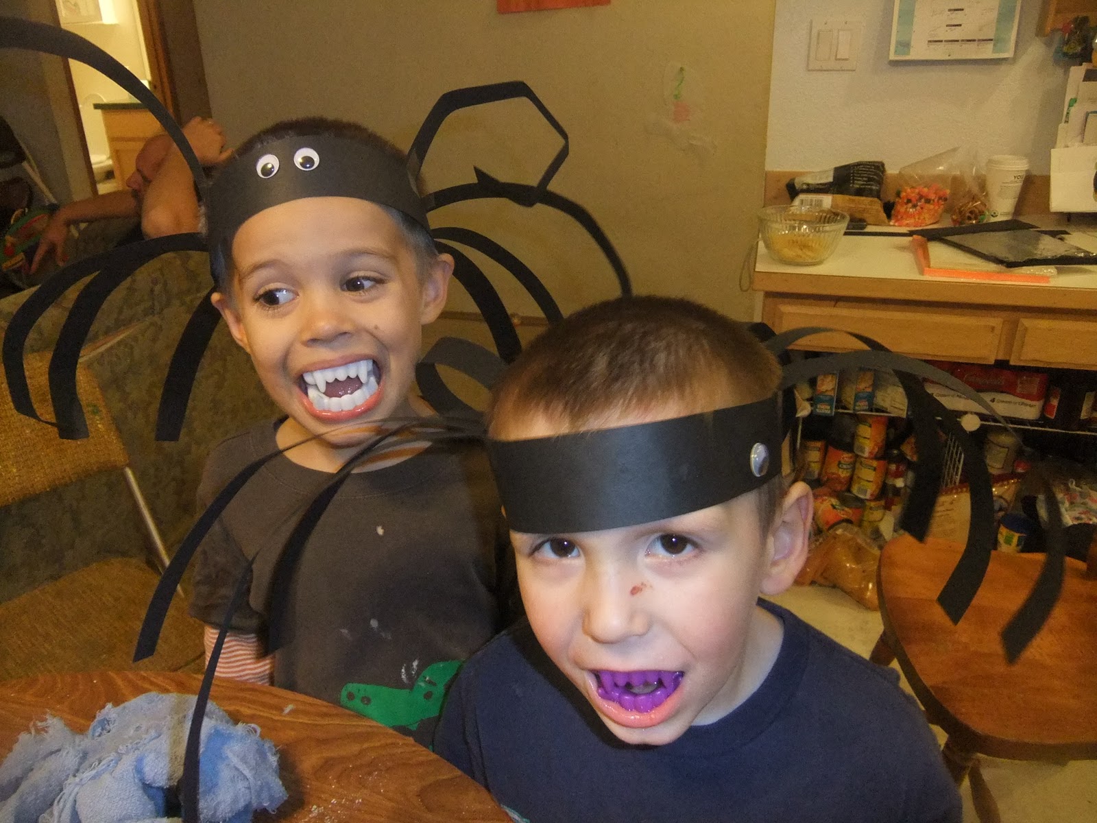 Biting The Hand That Feeds You: Halloweenapalooza Party! Spider Hat ...