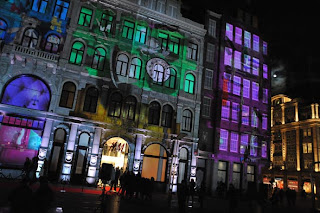 Promotion féérique d'H&M pour son Grand Magasin d'Amsterdam, avec de la ... Promotion féérique d'H&M pour son Grand Magasin d'Amsterdam, avec de la ...
