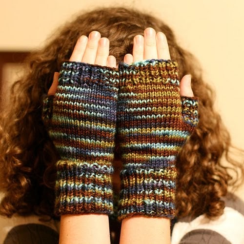 Inspired: Fast & Easy Fingerless Mitts, v.2 - Circular Inspired: Fast & Easy Fingerless Mitts, v.2 - Circular