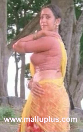 Best Sexy and Hot Female: Kannada Actress Geetha Wet Blouse Stills