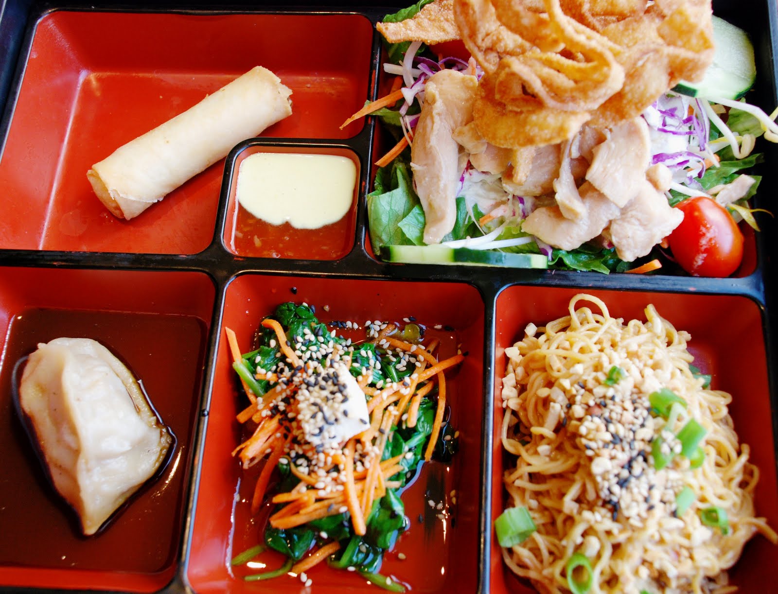 CupCakes and CrabLegs: What's Inside My Bento Box?