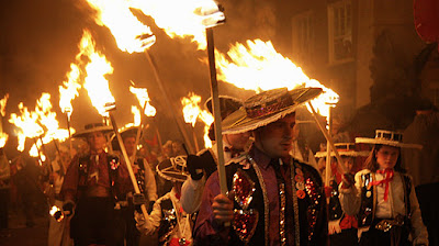 DECK THE HOLIDAY'S: GUY FAWKES NIGHT IN GREAT BRITIAN!