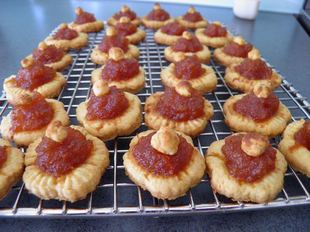 My Cooking n' Baking: CNY Baking – Pineapple Tarts My Cooking n' Baking: CNY Baking – Pineapple Tarts