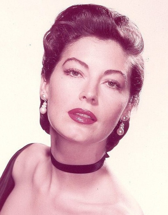 AVA GARDNER WEB SITE: BIOGRAPHY: AVA GARDNER: (1922-1990)