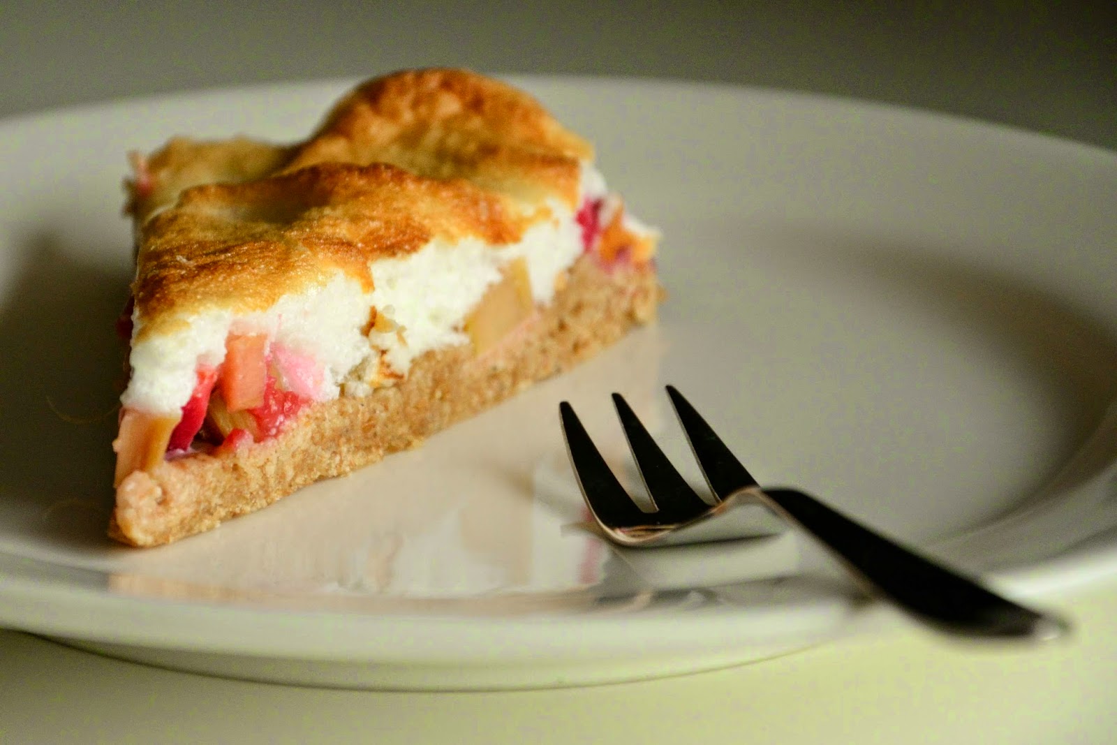 Toidublogi. Maailmast inspireeritud.: Rabarberikook beseekattega ...