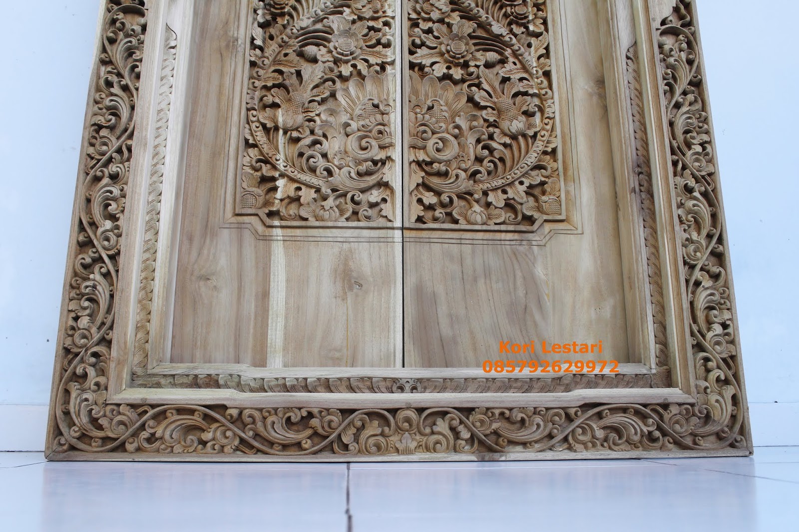 Kori Lestari: Pintu Kuadi Ukir Bali Klasik