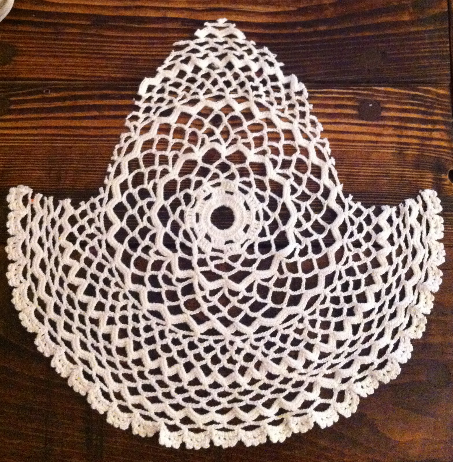 The Modernette.: DIY Doily Collar Necklace