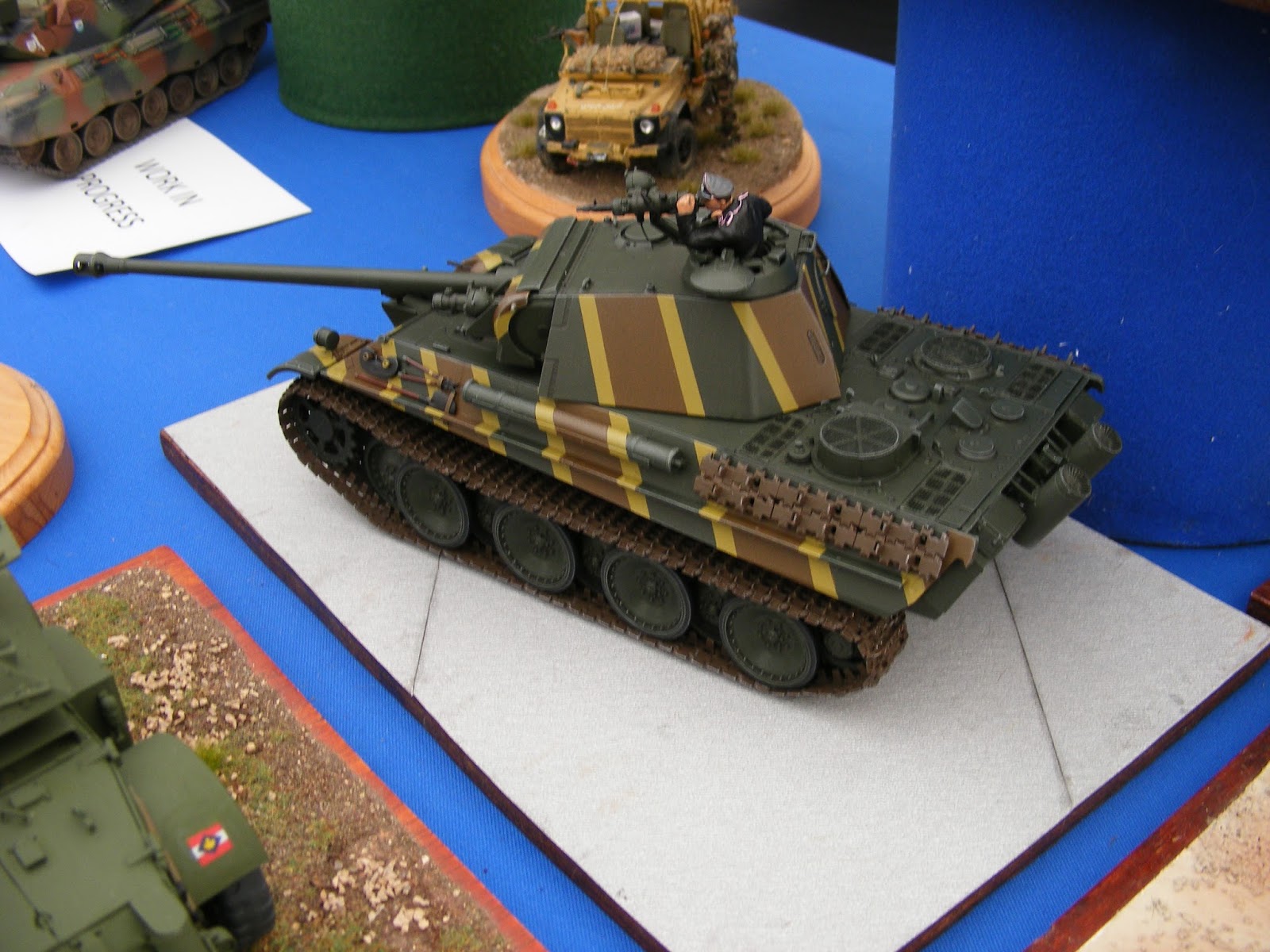 Caterpillar Tracks: Panther G Night-Fighter from Dragon Models