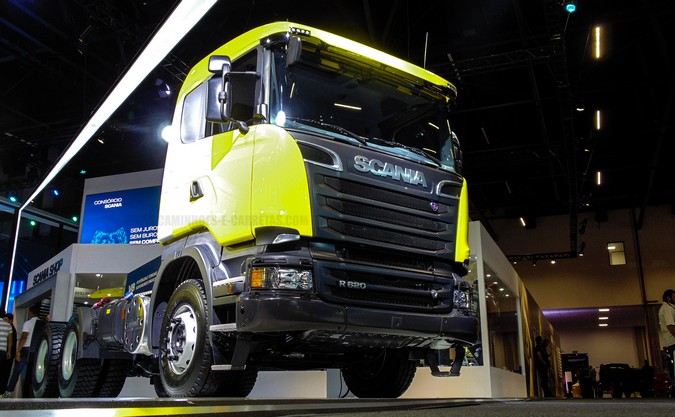Scania apresenta R 620 V8 para operações com super rodotrem