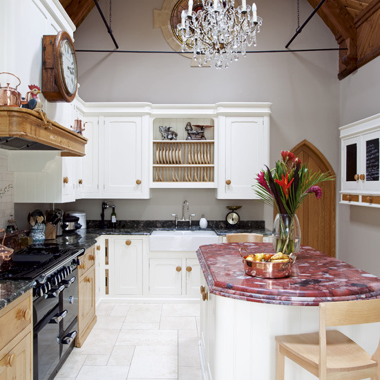 New Home Interior Design: Traditional Kitchen