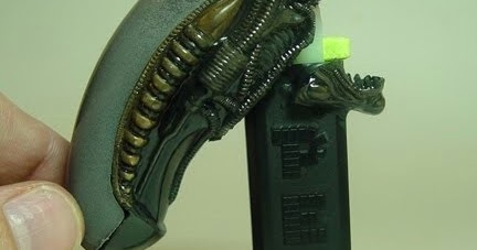 Alien Pez Dispenser