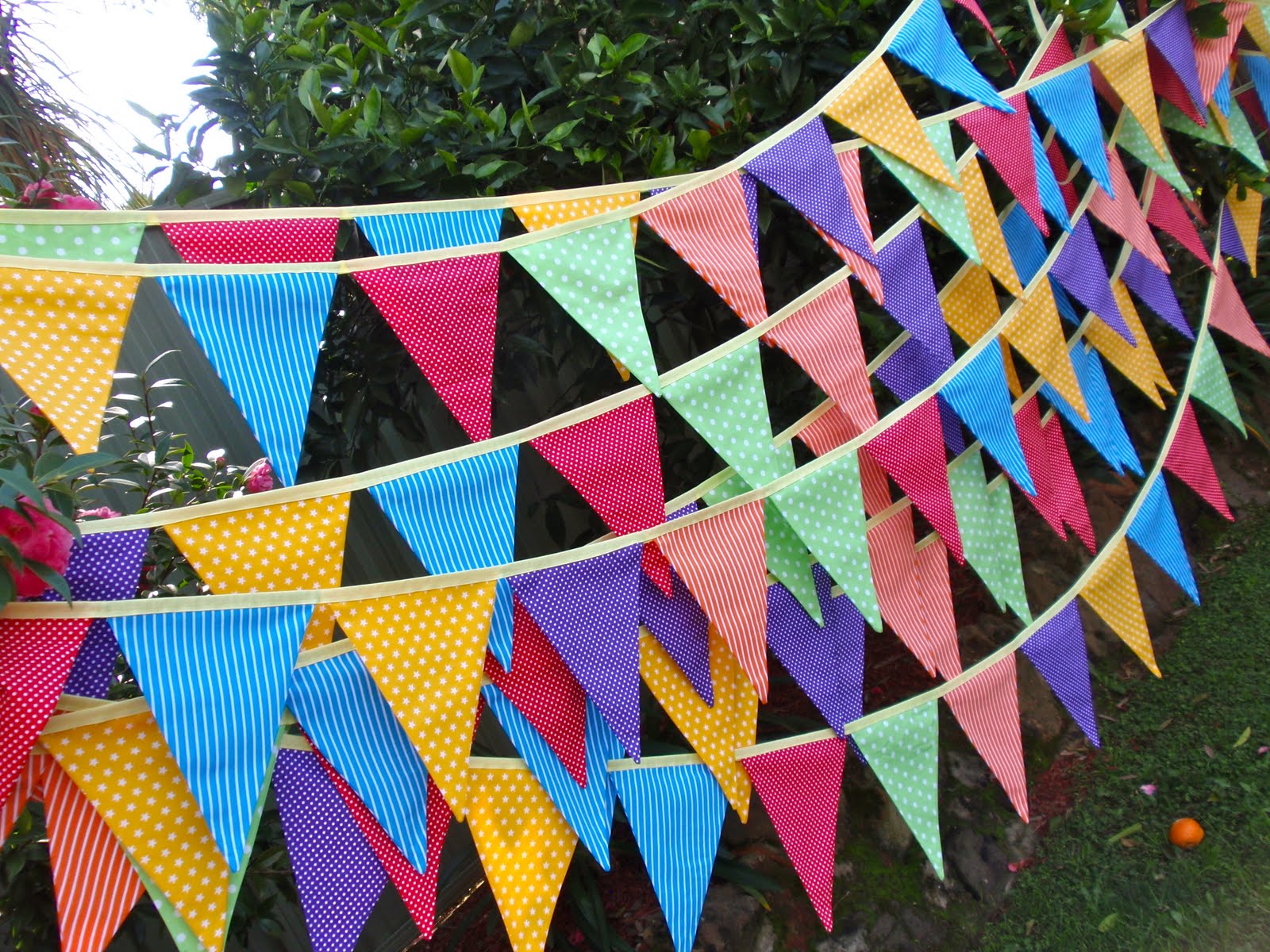 Giggleberry Creations!: 50m custom order of bunting!!