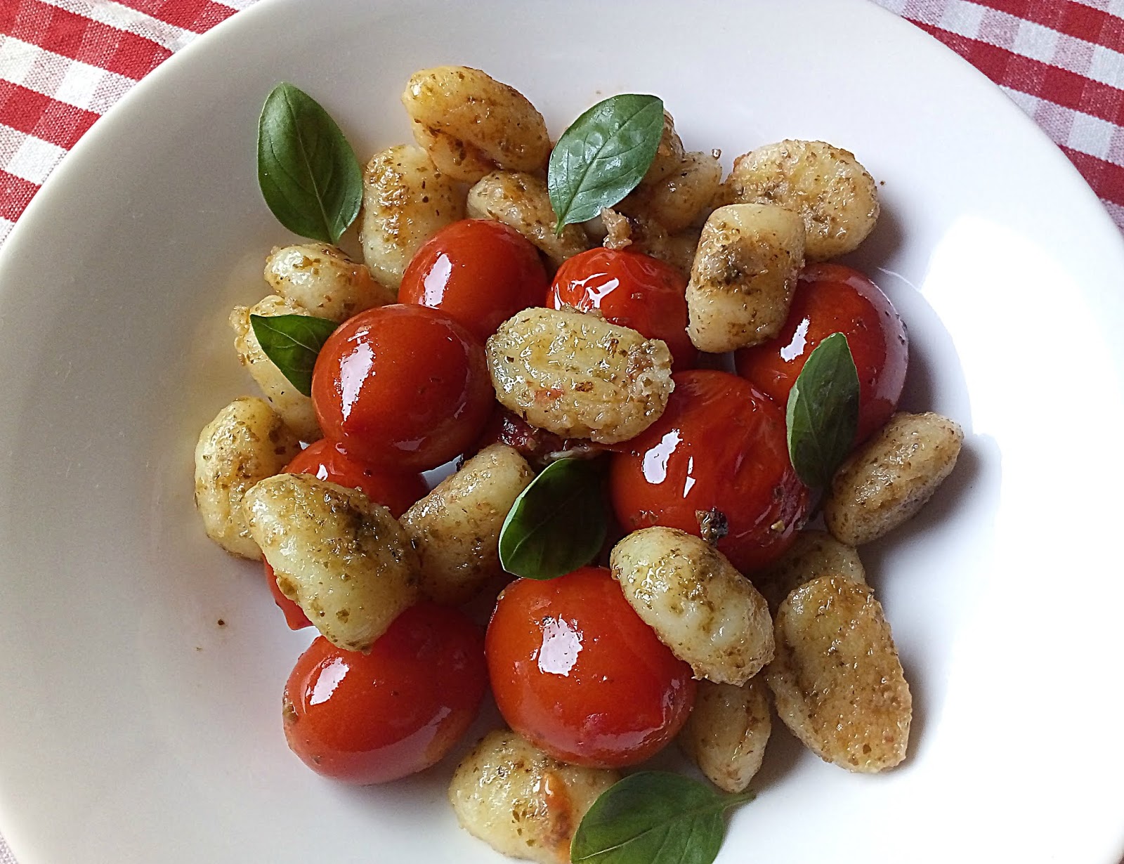 Slatko-slani kutak: Njoke sa cherry paradajzom (i odrezak)