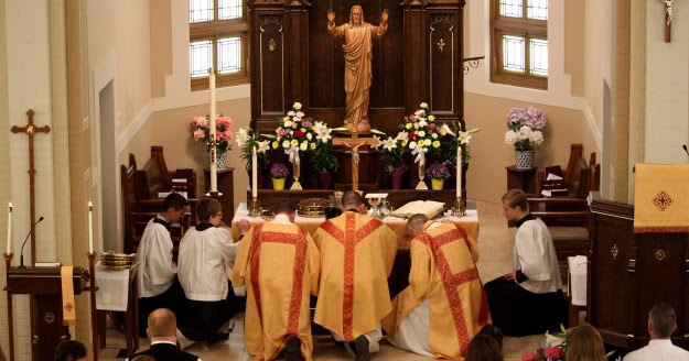 Gottesdienst Online: What’s This? Genuflecting in Worship?