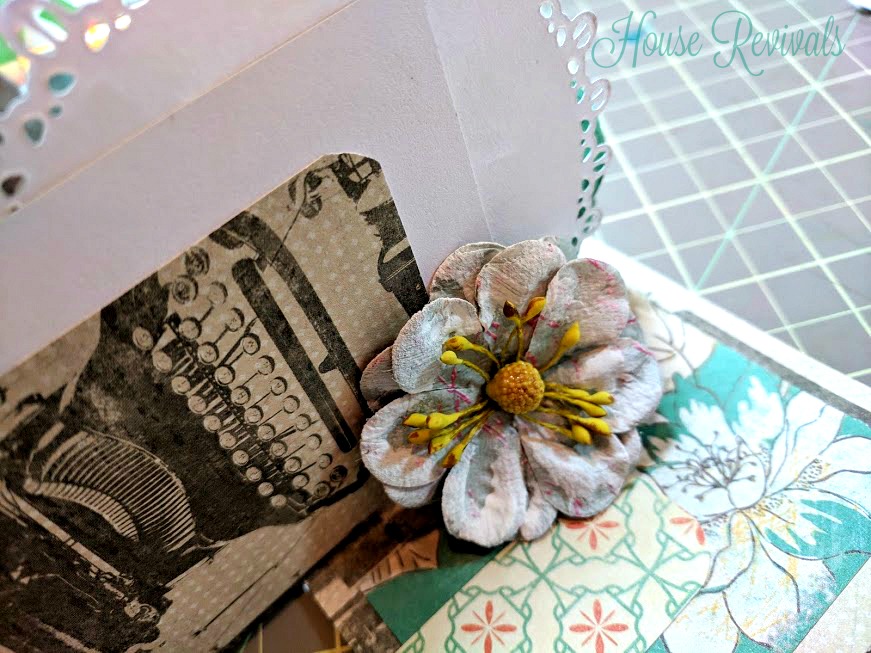 To give the card, simply fold the top back, and slip into an envelope ...