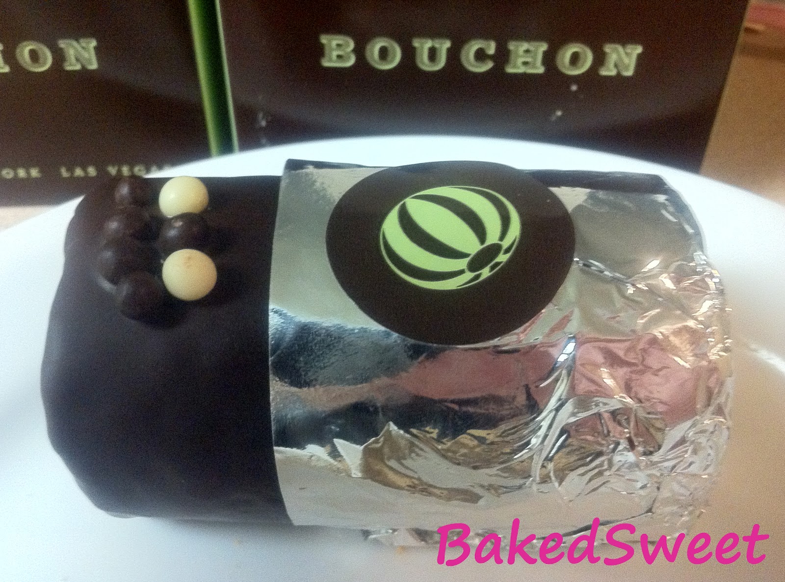 BakedSweet Blog: Bouchon Bakery's Macarons