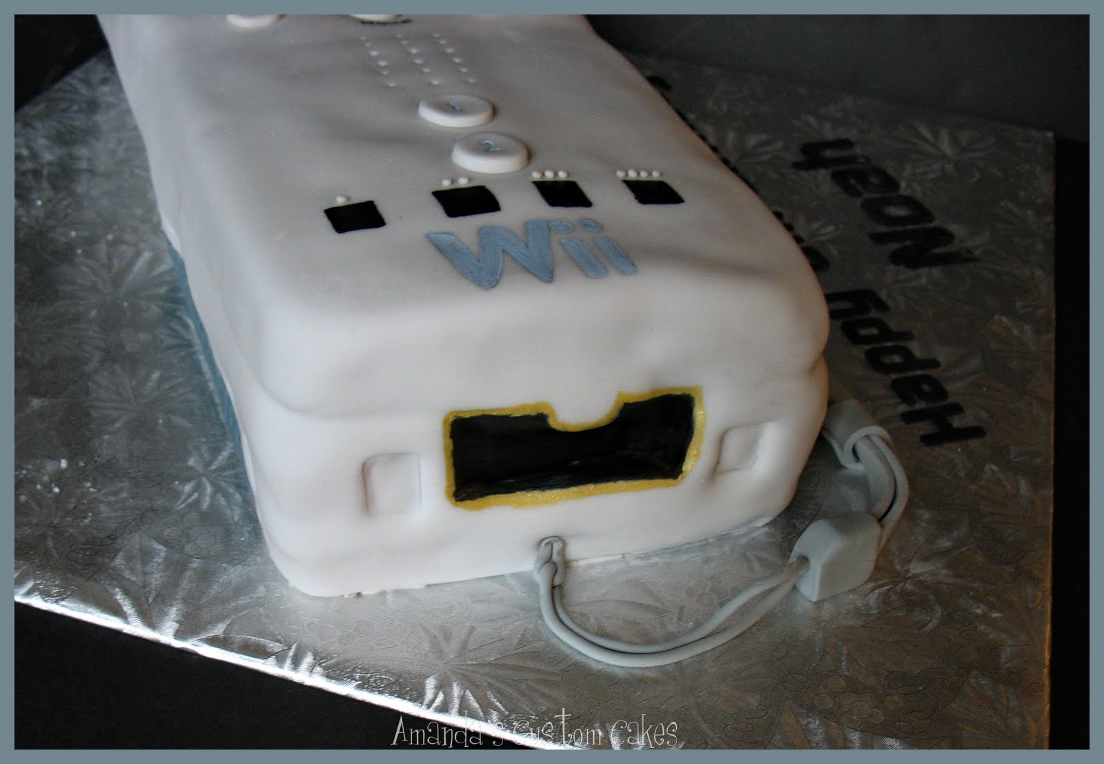 Amanda's Custom Cakes: Wii Remote Cake