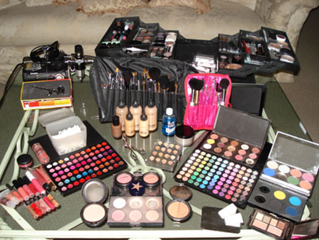 Ladies Fashion: Make up kits Design for Ladies