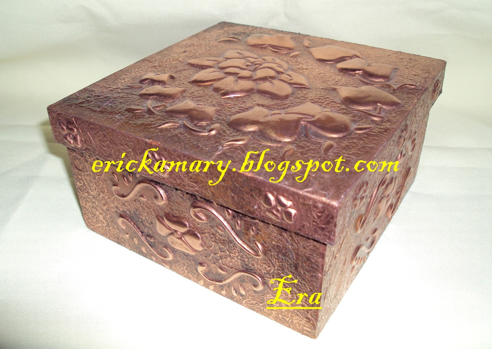 ERICKA MARY: REPUJADO EN COBRE - COFRE