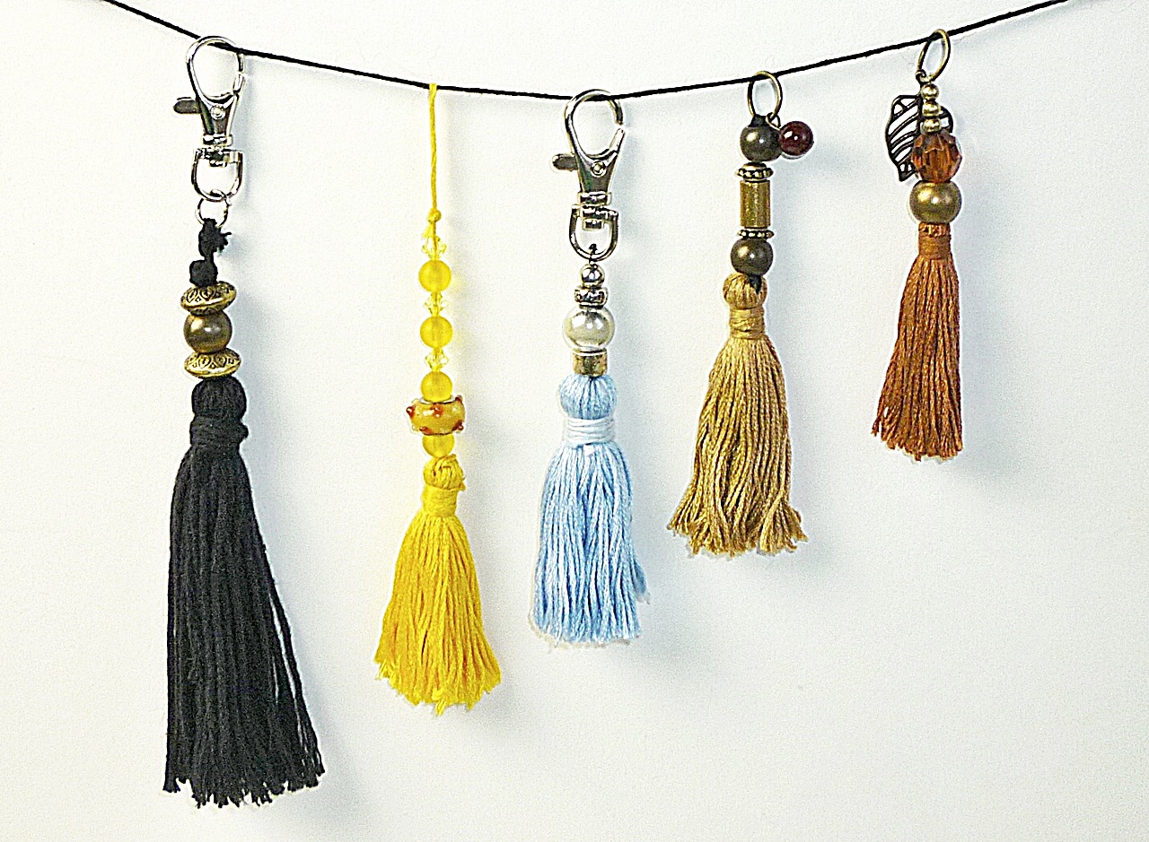 DIY: Quasten und Taschenbaumler
