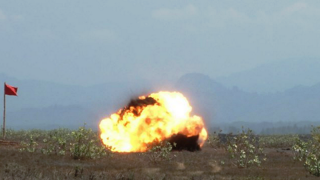 DEFENSE STUDIES: PINDAD Laksanakan Uji Statis Warhead Roket