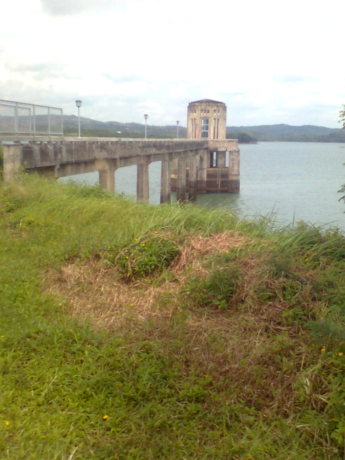 JorgeusBikers: Lake Caliraya and the Hydroelectric Dam