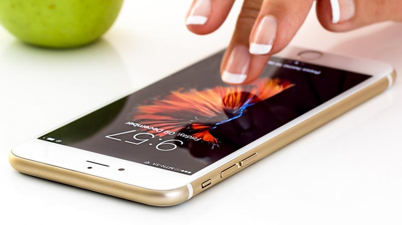 Pengertian 9 Jenis dan Tipe Layar Smartphone - InpuTekno