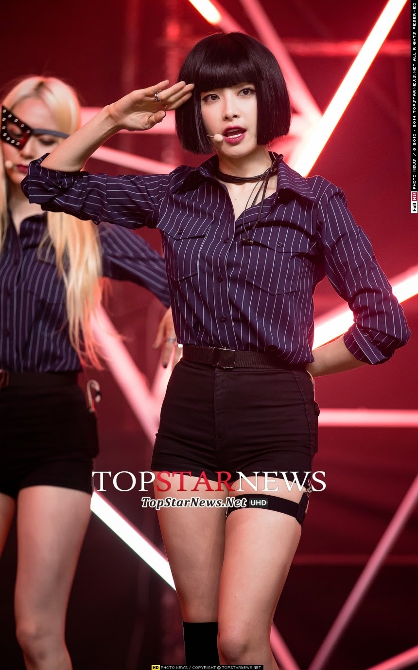 Check out f(x)'s pictures from their 'Red Light' comeback in yesterday ...
