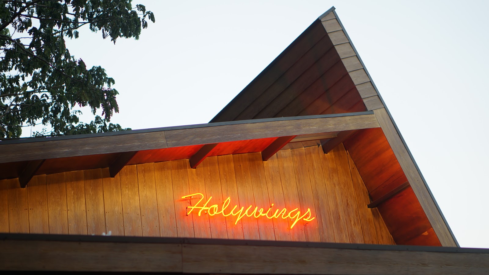 HOLYWINGS Surabaya (Review) | Laura Angelia