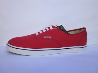 Toko Online Sepatu: Sepatu Vans Authentic