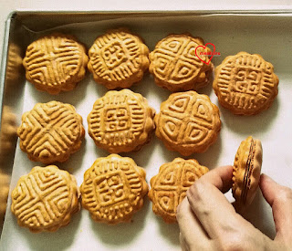 Loving Creations for You: 'Baked Mooncake' Macarons with Mung Bean ...