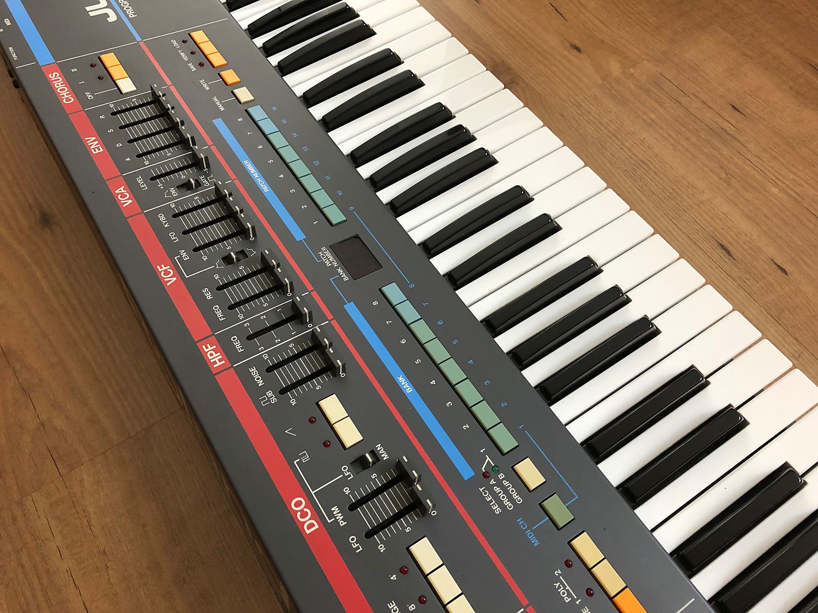 MATRIXSYNTH: Roland Juno 106 w/ Original Roland Flight Case